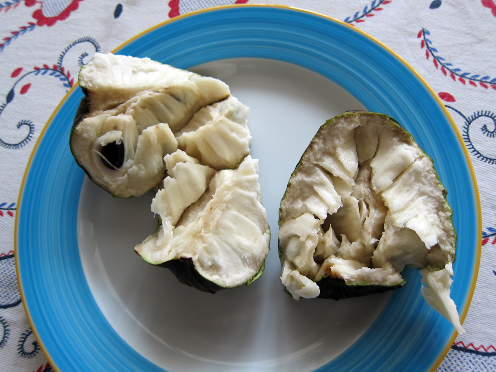 Exotic Portuguese Produce: Anona | Eating The World
