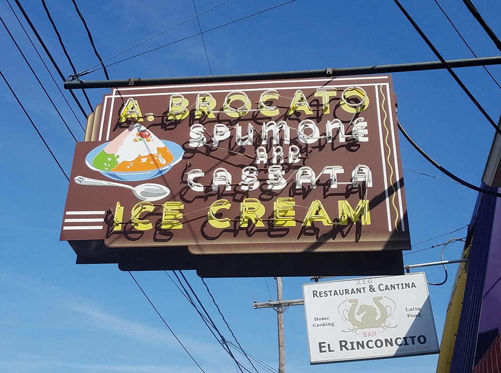 The best Italian Bakery in New Orleans: Angelo Brocato | Eating The World