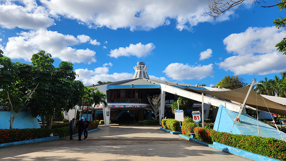 Finally visiting Heladería Coppelia in Havana | Eating The World